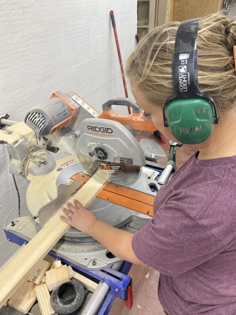 Banquette L-Shaped Bench Tutorial - with free building plans! | Reality ...