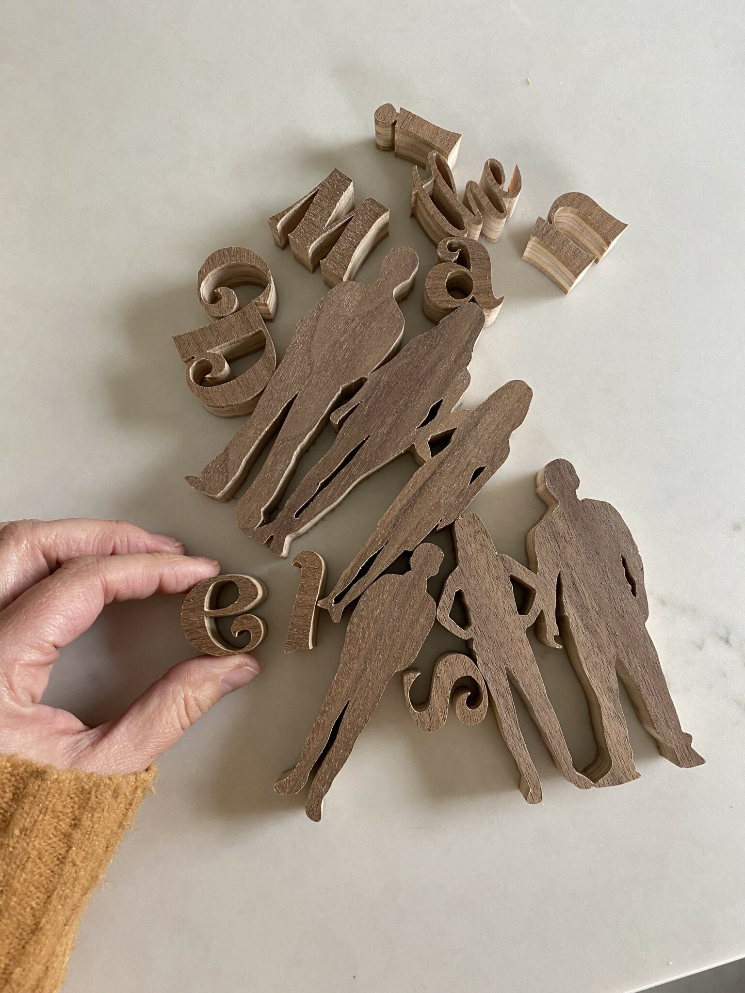 DIY Scroll Saw Family Silhouette Sign | Reality Daydream