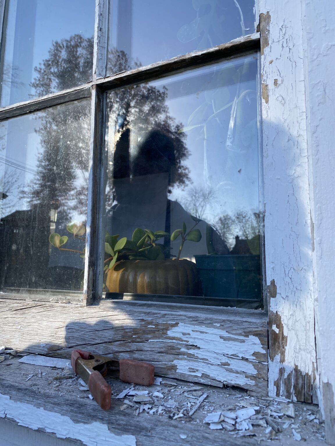 Replacing and Re-glazing a Window Pane | Reality Daydream